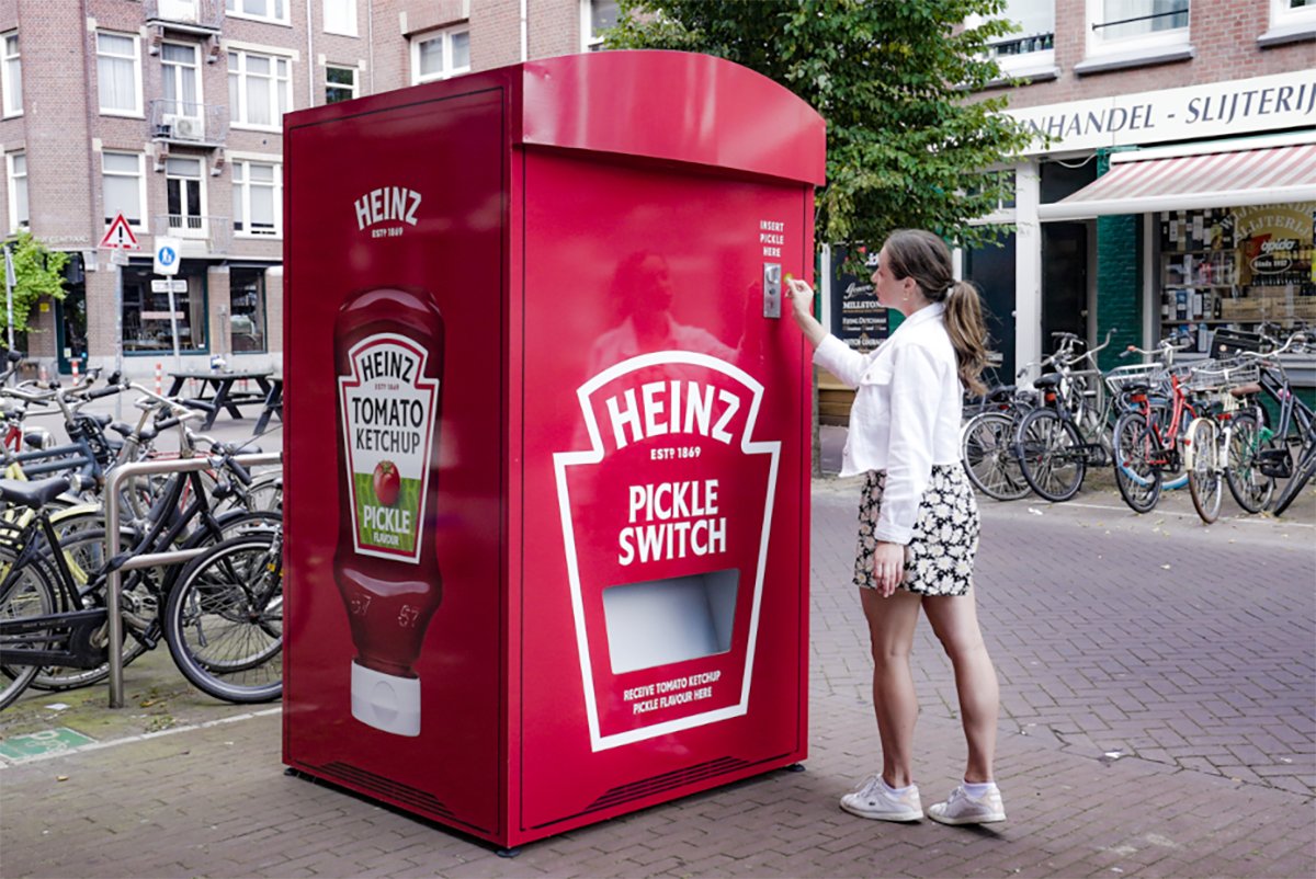 ピクルスでケチャップが買える！？ ハインツがケチャップ販売機『Heinz’s Pickle Switch』を設置！！ – ぽりとぴ