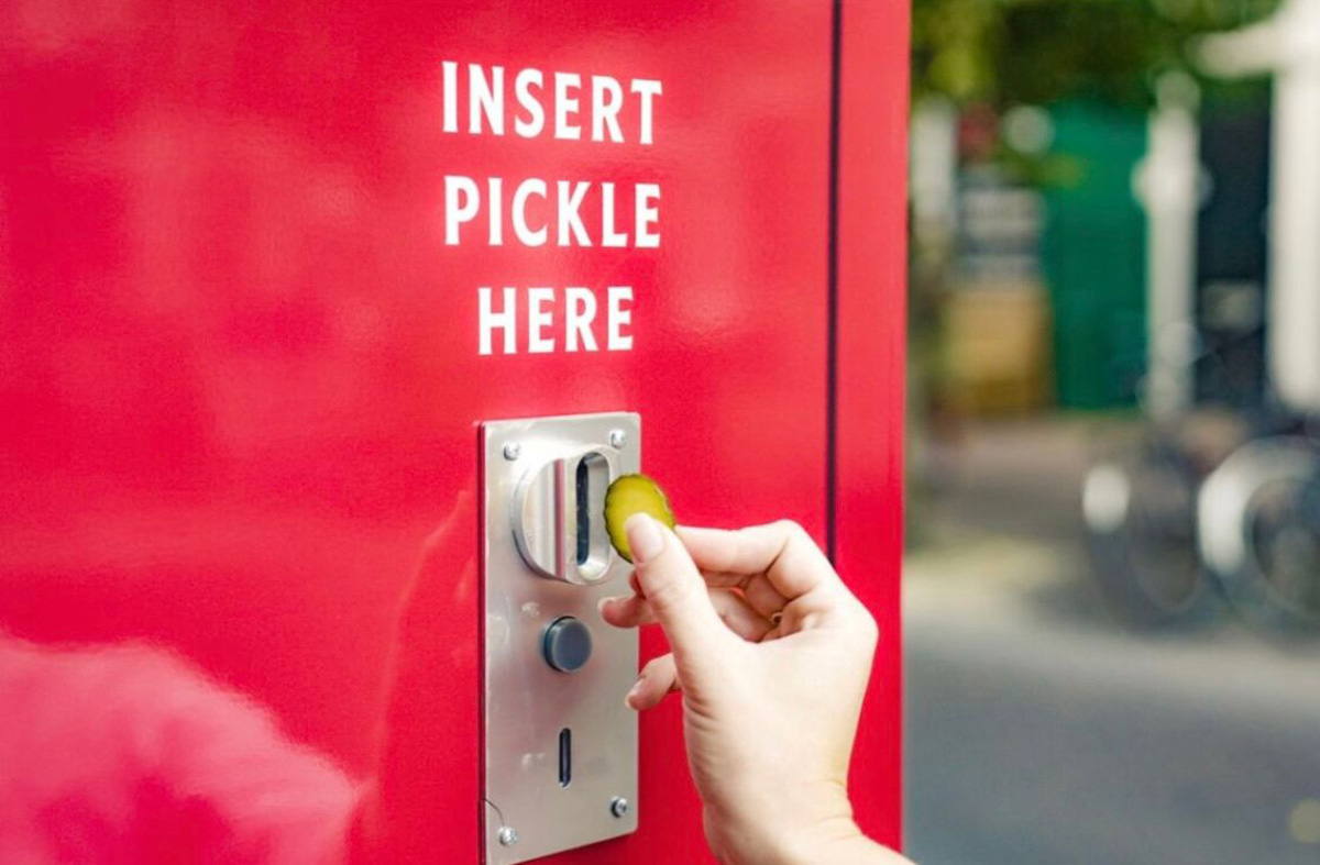 ピクルスでケチャップが買える！？ ハインツがケチャップ販売機『Heinz’s Pickle Switch』を設置！！ – ぽりとぴ