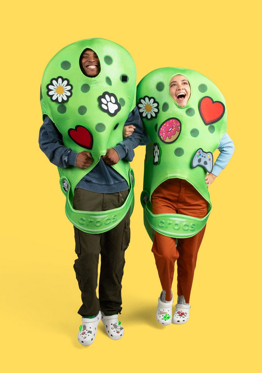 等身大のクロックス！？ ハロウィンに向けてクロックスをモチーフにしたコスチュームが発売！！ – ぽりとぴ