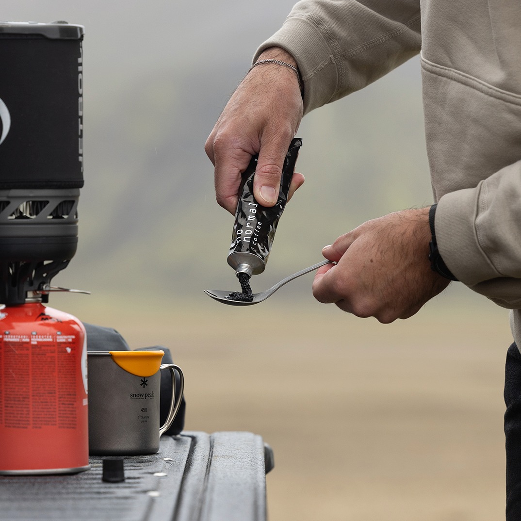 アウトドアでも手軽に本格コーヒーを！ チューブに入ったペースト状の「no normal coffee」 – ぽりとぴ